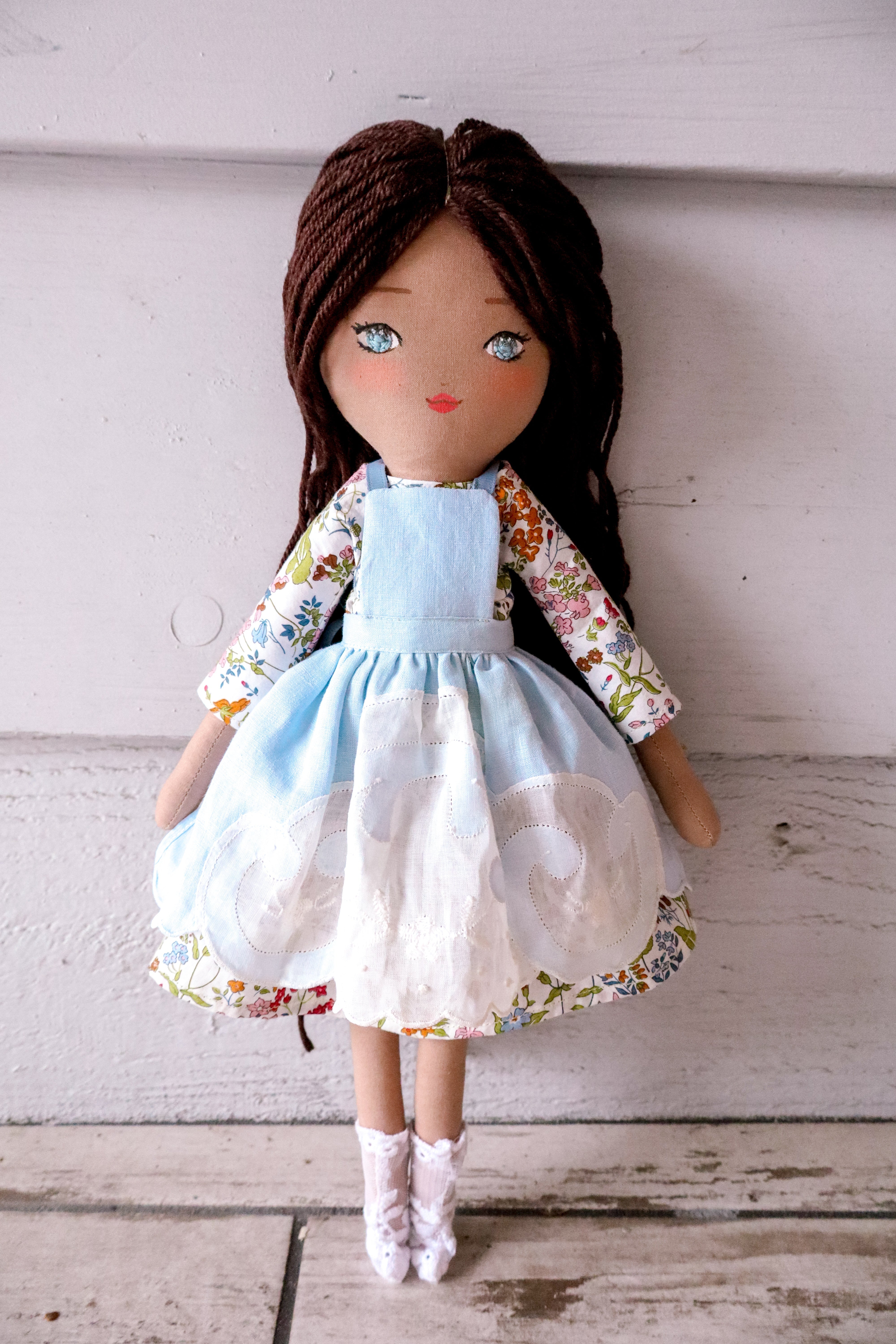 Free Doll Apron Tutorial and Pattern – Mani Mina Studio