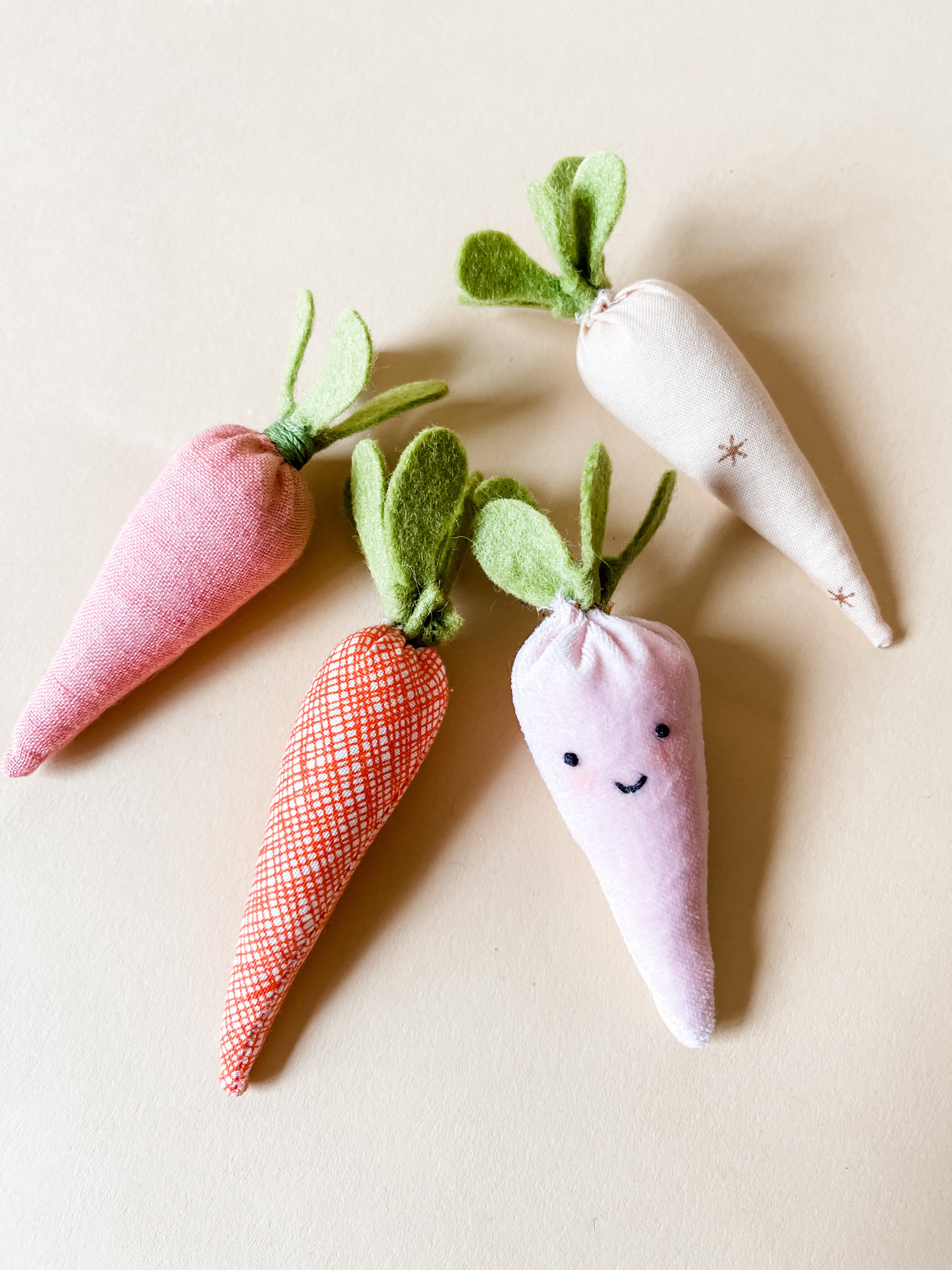 Fabric carrots PDF pattern – Mani Mina Studio
